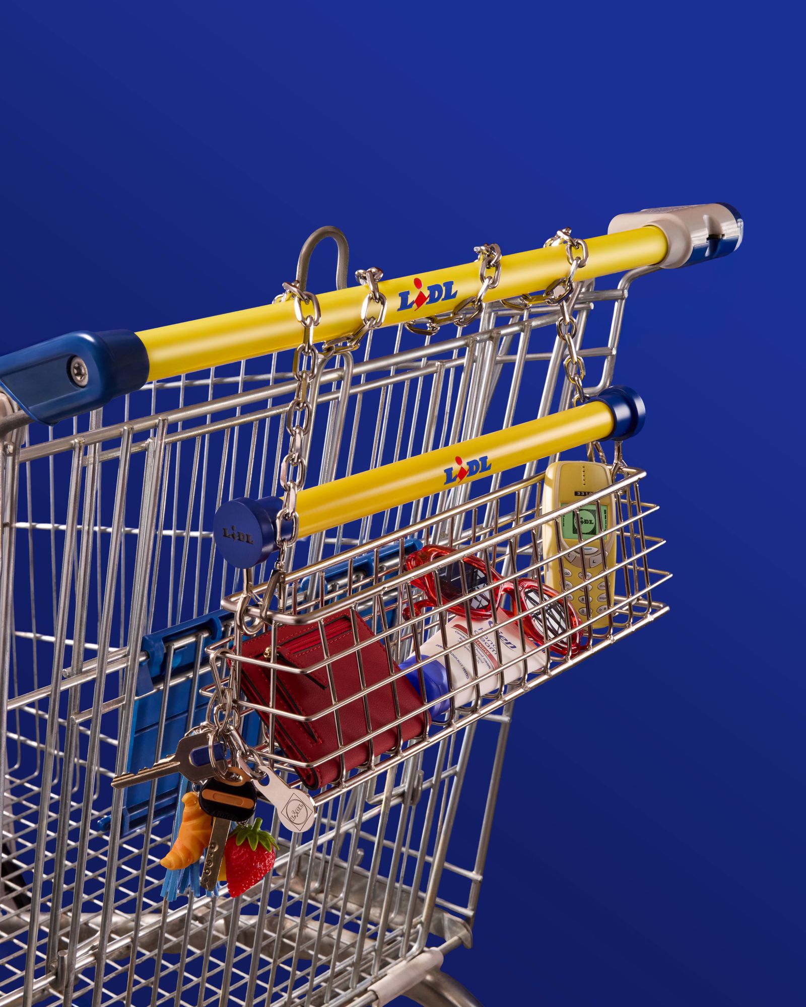 The Lidl Trolley Bag by Nik Bentel is an update of a design classic ...