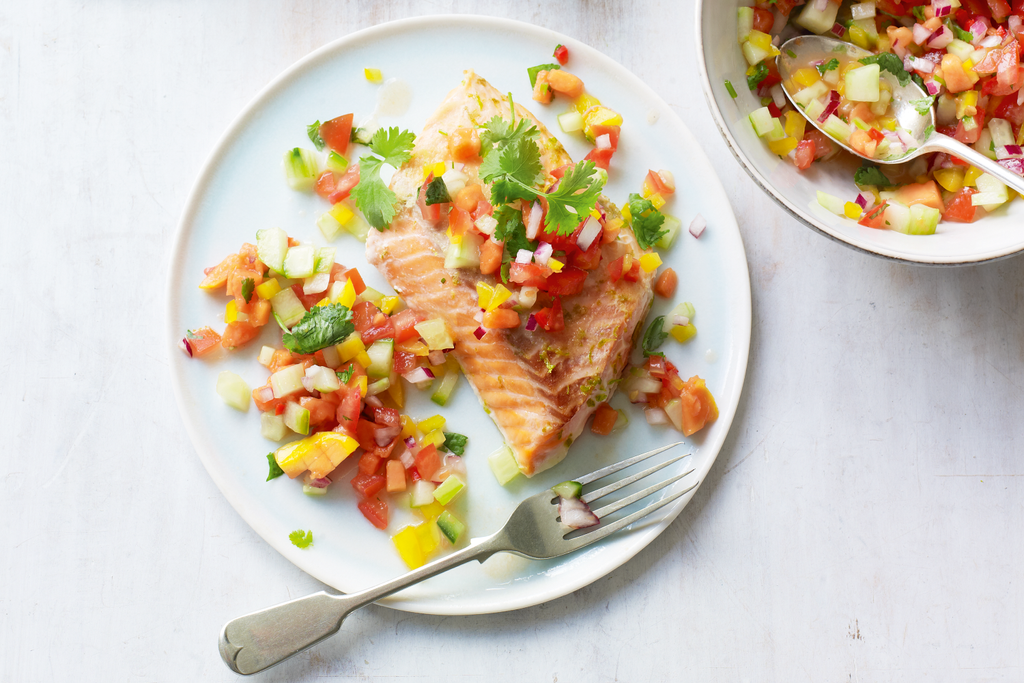 Slimming World ginger salmon with rainbow salsa recipe- Good To ...