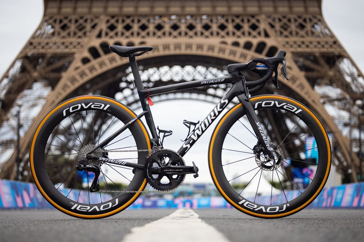 Remco Evenepoel's bike: A golden Tarmac SL8 for the double Olympic ...