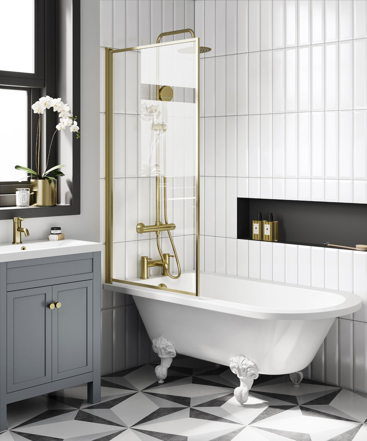 Expert advice on freestanding baths in a small bathroom | Homebuilding