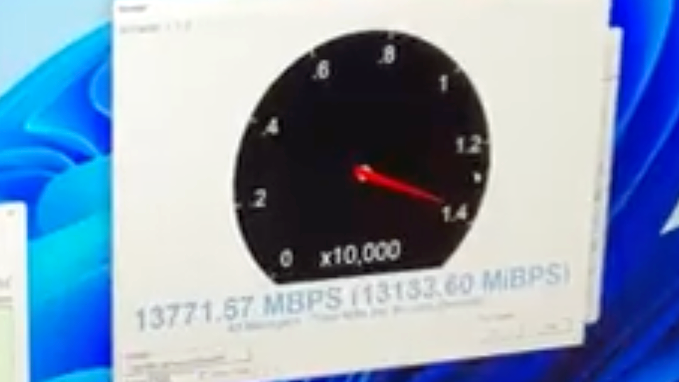Intel Demos Lightning Fast 13.8 GBps PCIe 5.0 SSD with Alder Lake | Tom ...