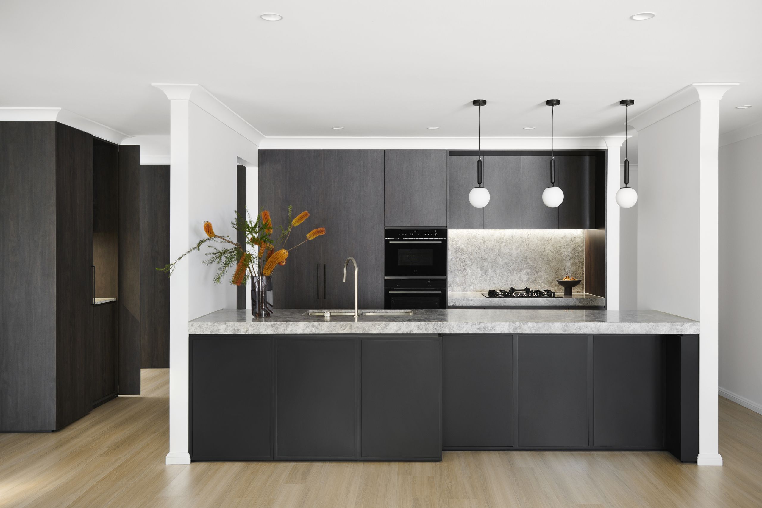 Designers Agree This Type of Bulb is Best in a Kitchen | Livingetc