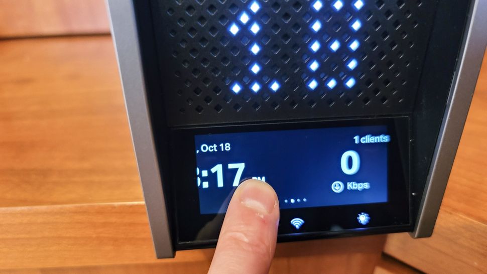 I just tested a $700 Wi-Fi 7 router with dual screens — and it’s ...