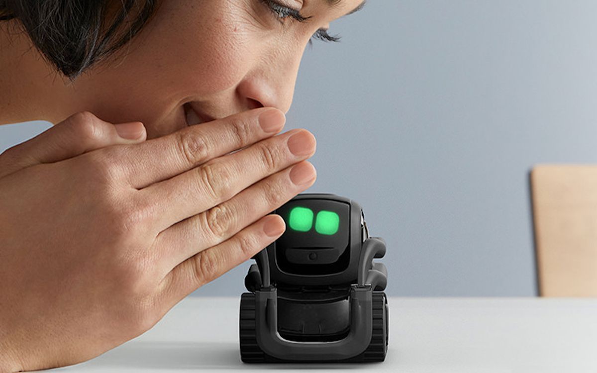 Anki Vector Review: A Bot With a Big Brain but Small Ambitions | Tom's ...