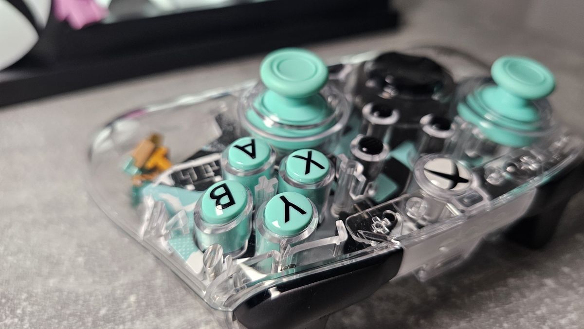 First look at the PDP REALMz wireless Minecraft Xbox controller ...