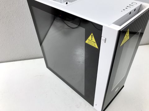 iBUYPOWER Snowblind Review: Translucent Screen on the Side | Tom's Hardware