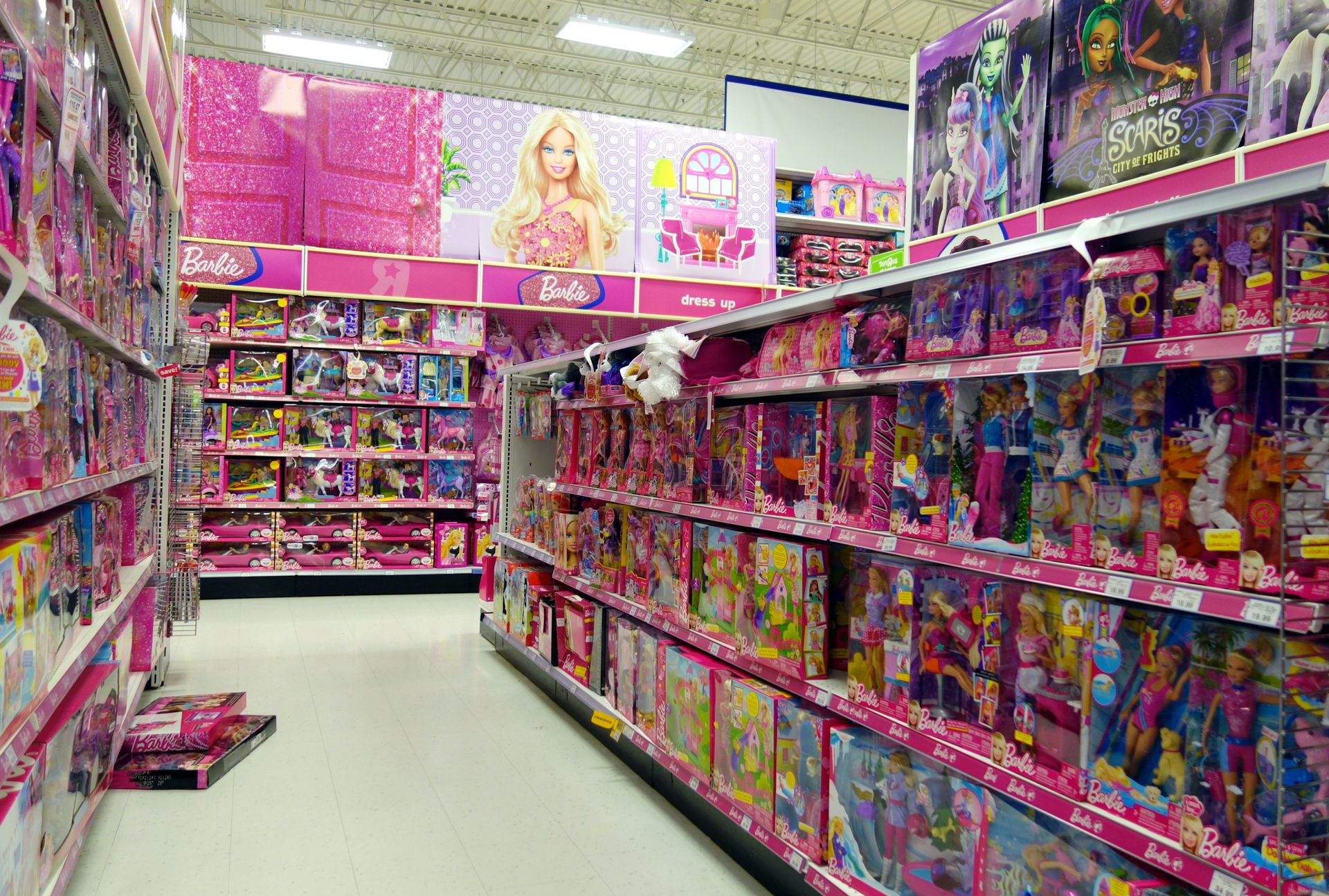 Toys R Us returns to high street after six years - with 30 new ...
