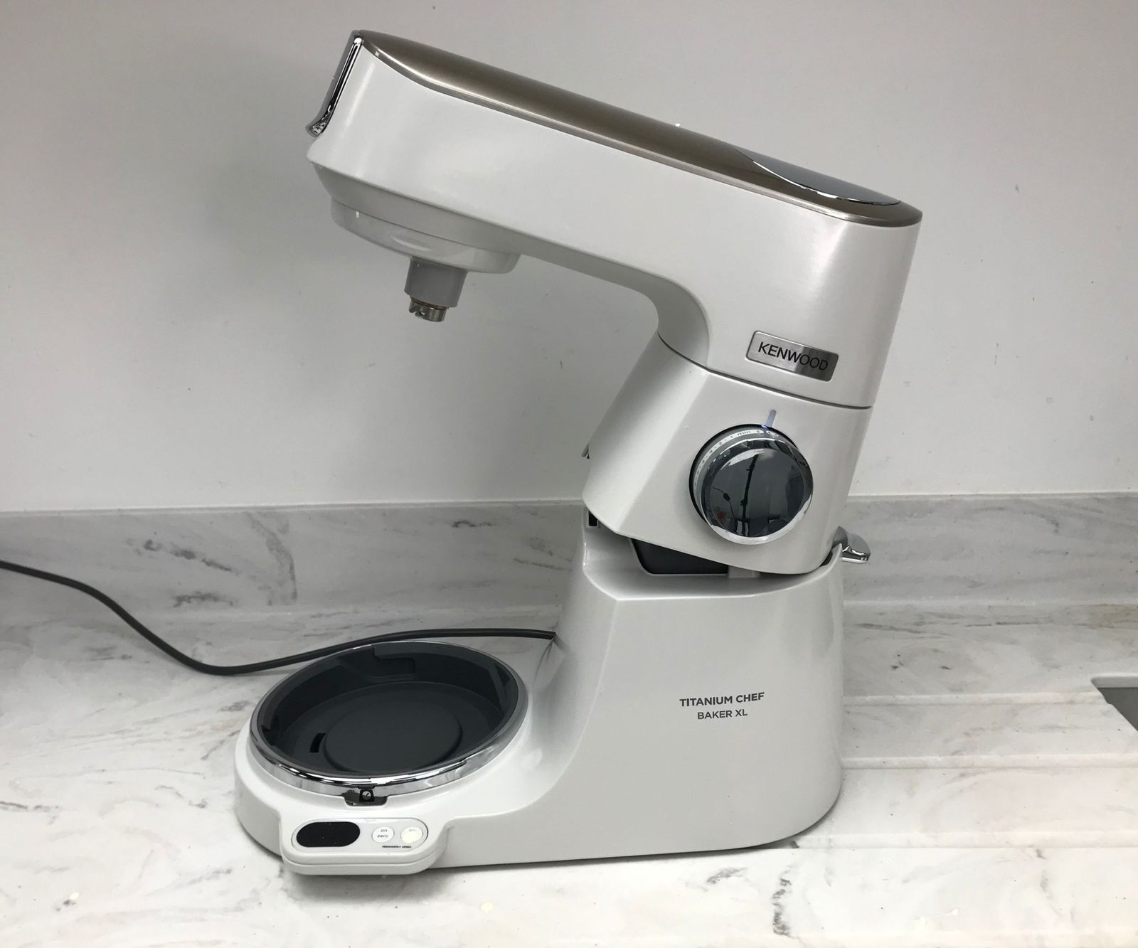 Kenwood Chef XL Titanium Stand Mixer Review: every baker's best friend ...