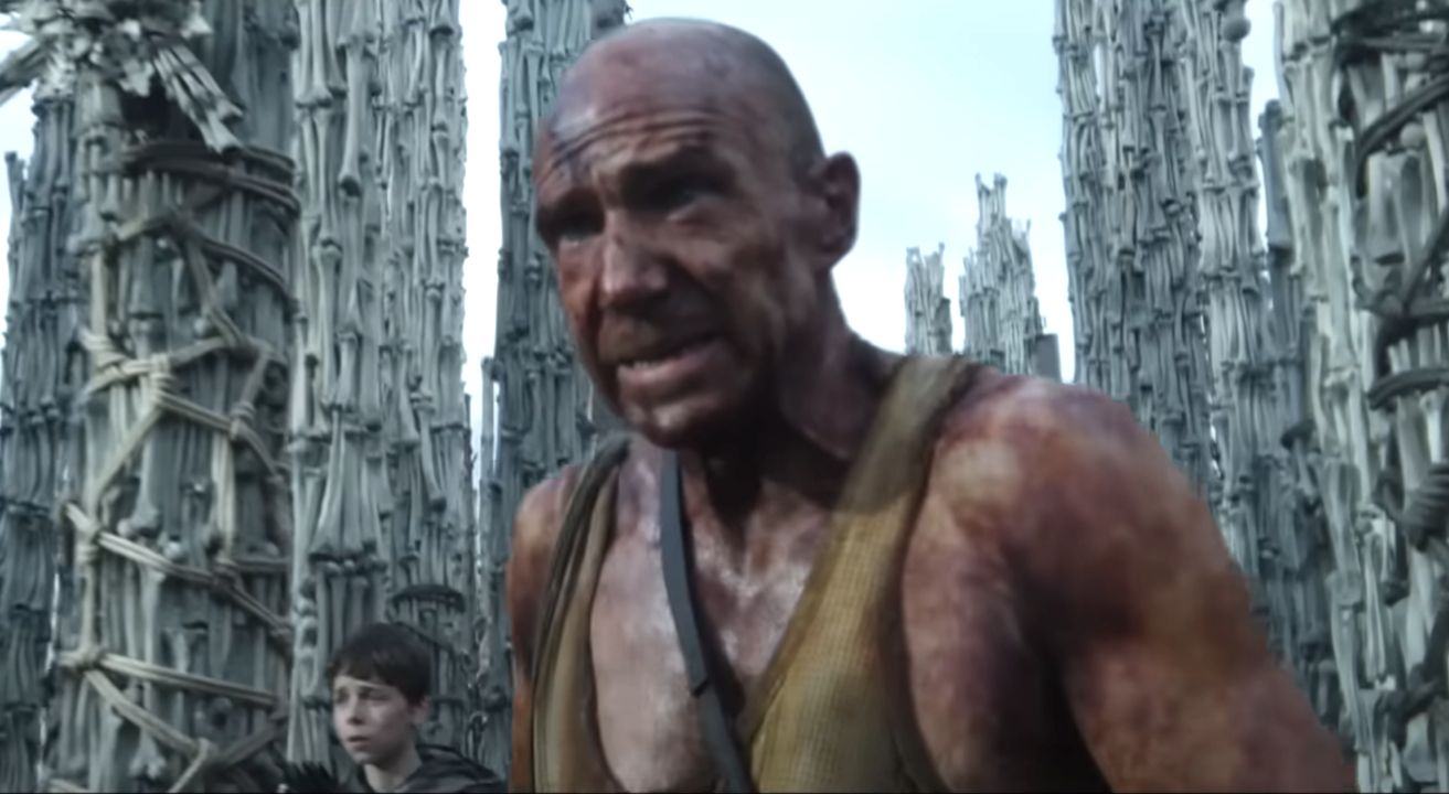 Ralph Fiennes Teased How His 28 Years Later Character Will Play Into ...