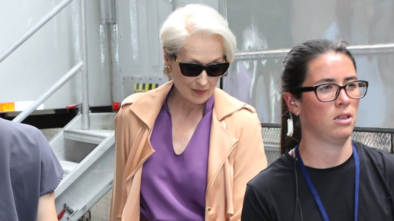 Meryl Streep Trades Miranda Priestly's Prada Bag for a Status Water ...