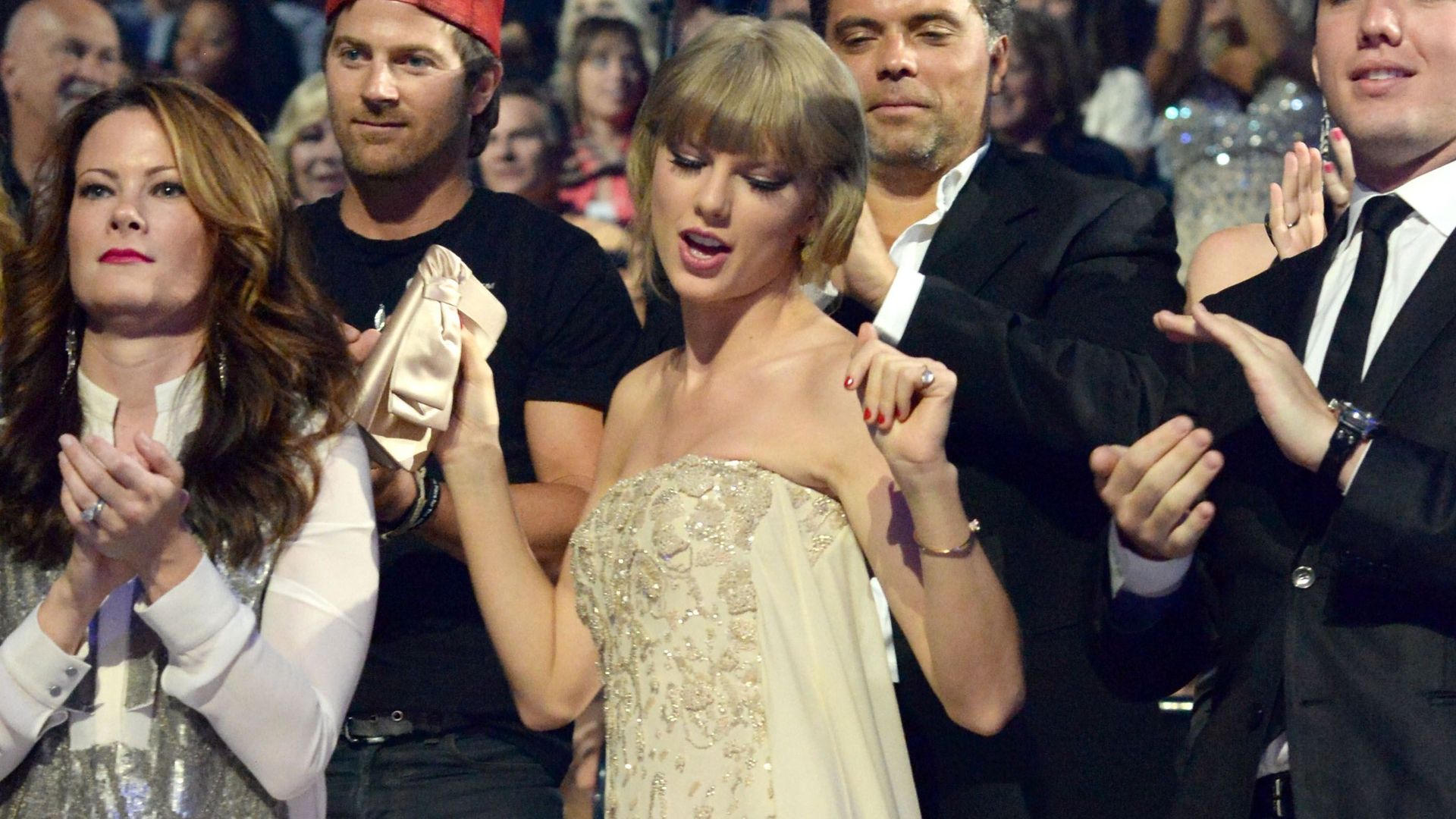 Taylor Swift Dancing GIFS - Taylor Swift Dancing With Celebrities ...