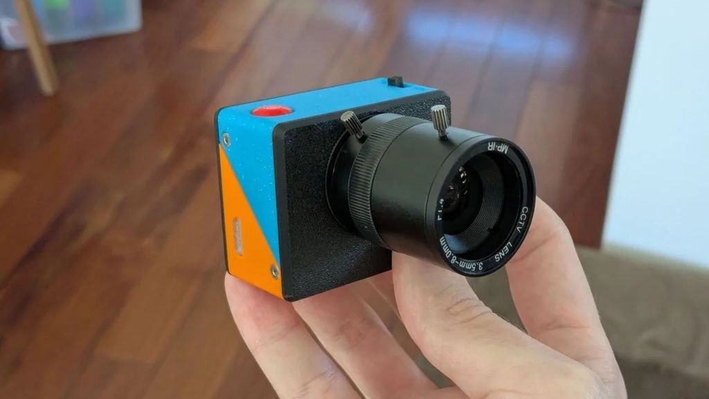 One techie has built a camera out of an old Logitech gaming mouse, and ...