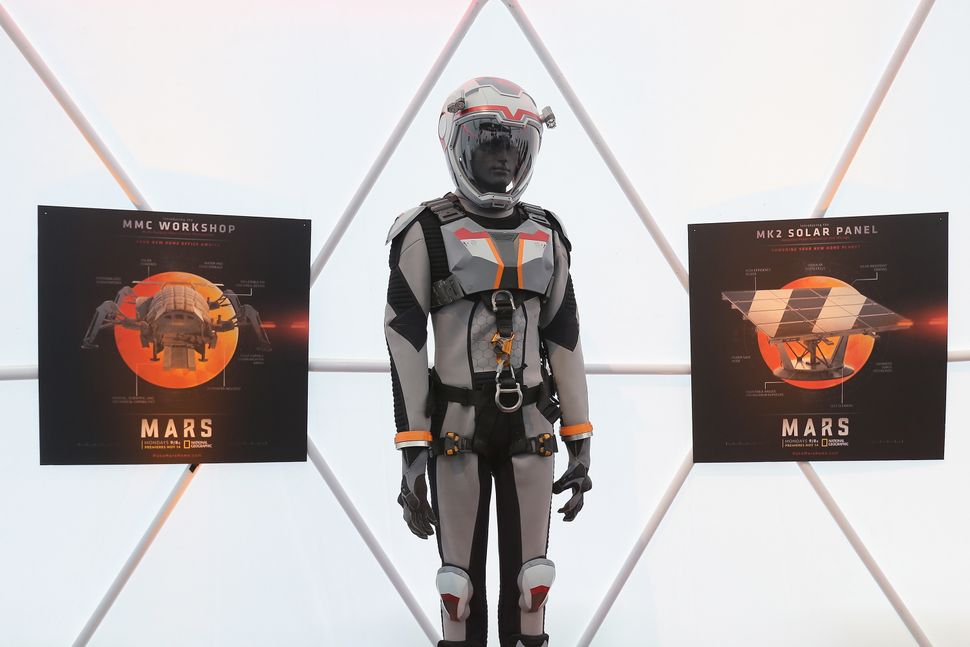 That 'Mars' Look: Designer Draws on Real Tech for Futuristic Spacesuits ...
