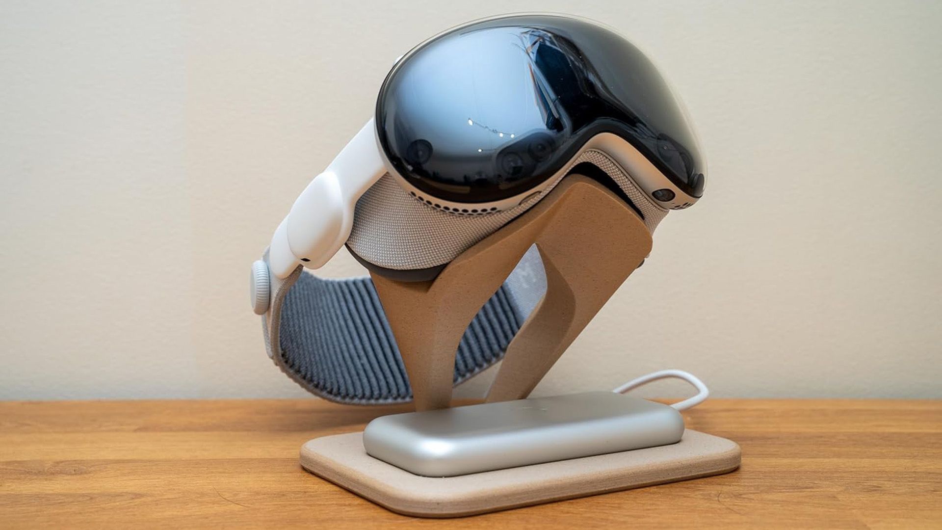 Samsung's Vision Pro rival could come with a neat charging case | T3