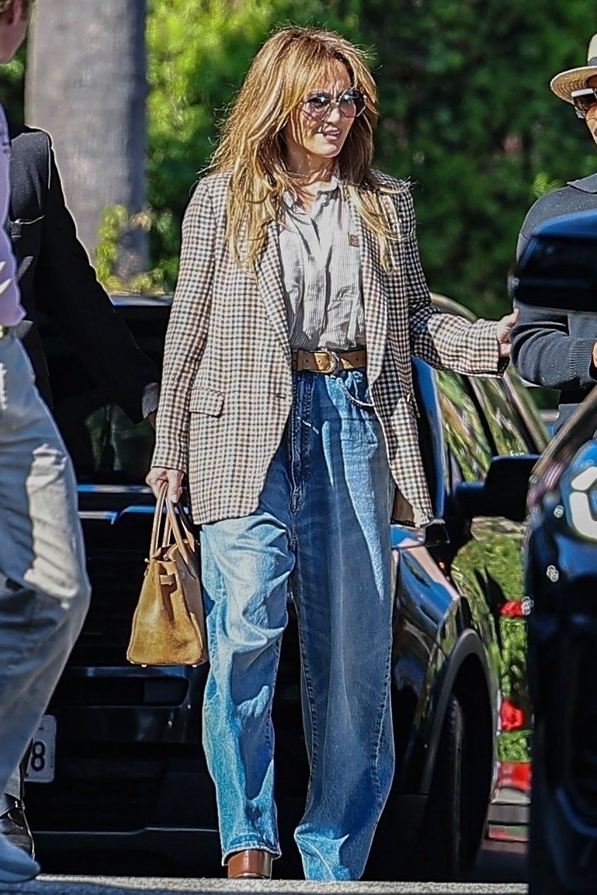 8 Wardrobe Basics Jennifer Lopez Always Wears | Who What Wear