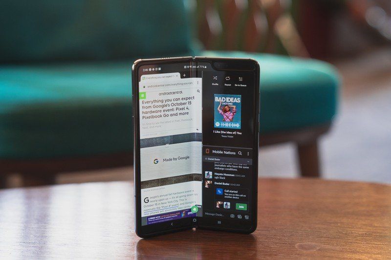 Samsung takes folding phones mainstream with the Galaxy Z Flip ...