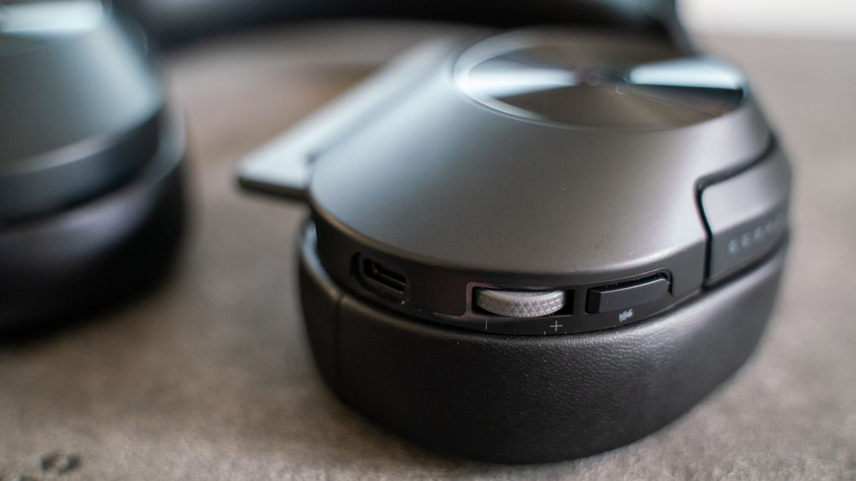 Corsair HS55 Wireless review: light on bass but better than ever ...