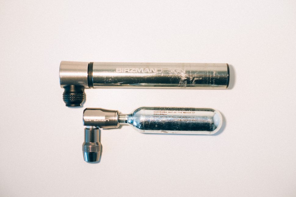 Which is better, a mini pump or a CO2 inflator? | Cyclingnews