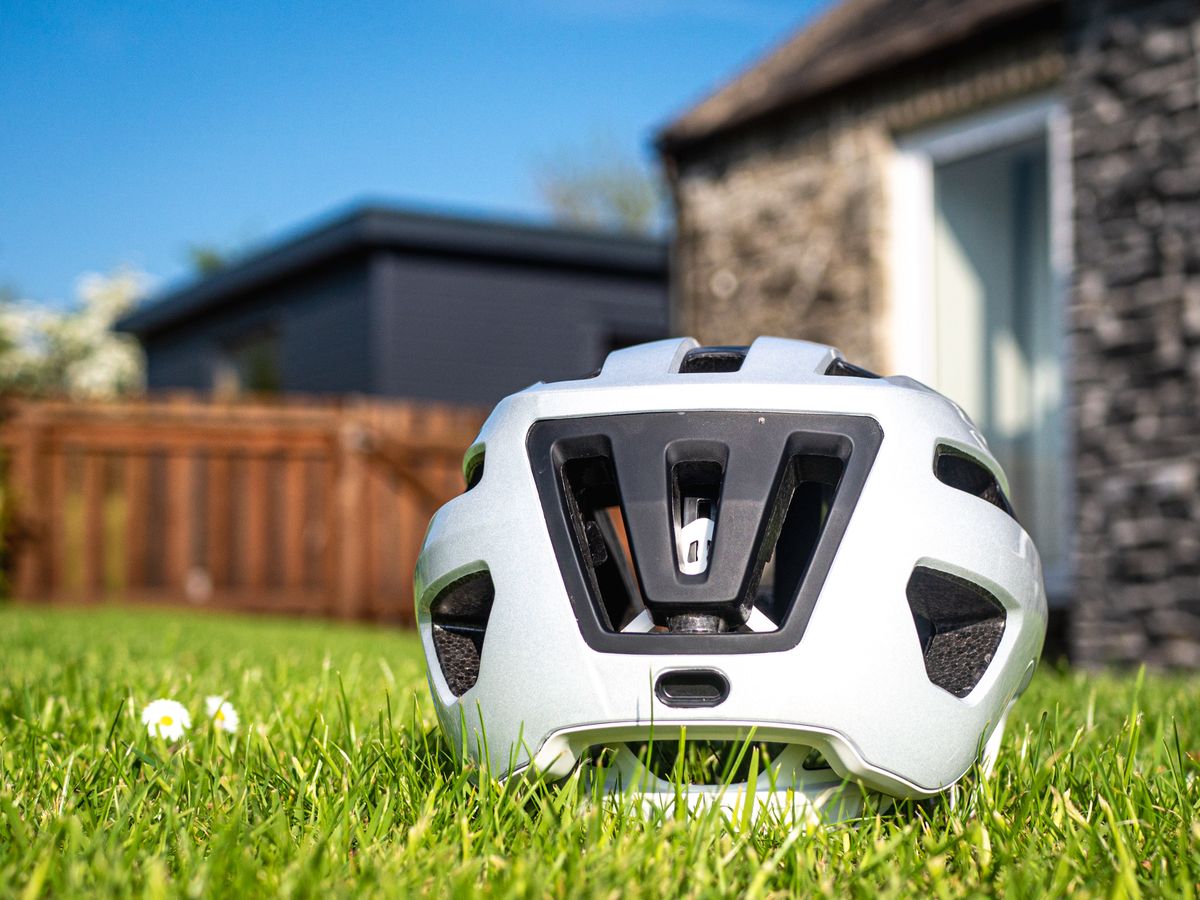 Highbar wants to redefine helmet straps: I rode 100km wearing one to ...