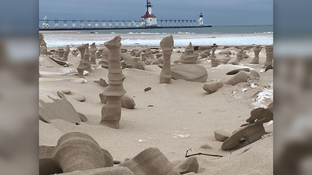 Weird sand 'chess pieces' dot Lake Michigan shore. Here's how they ...