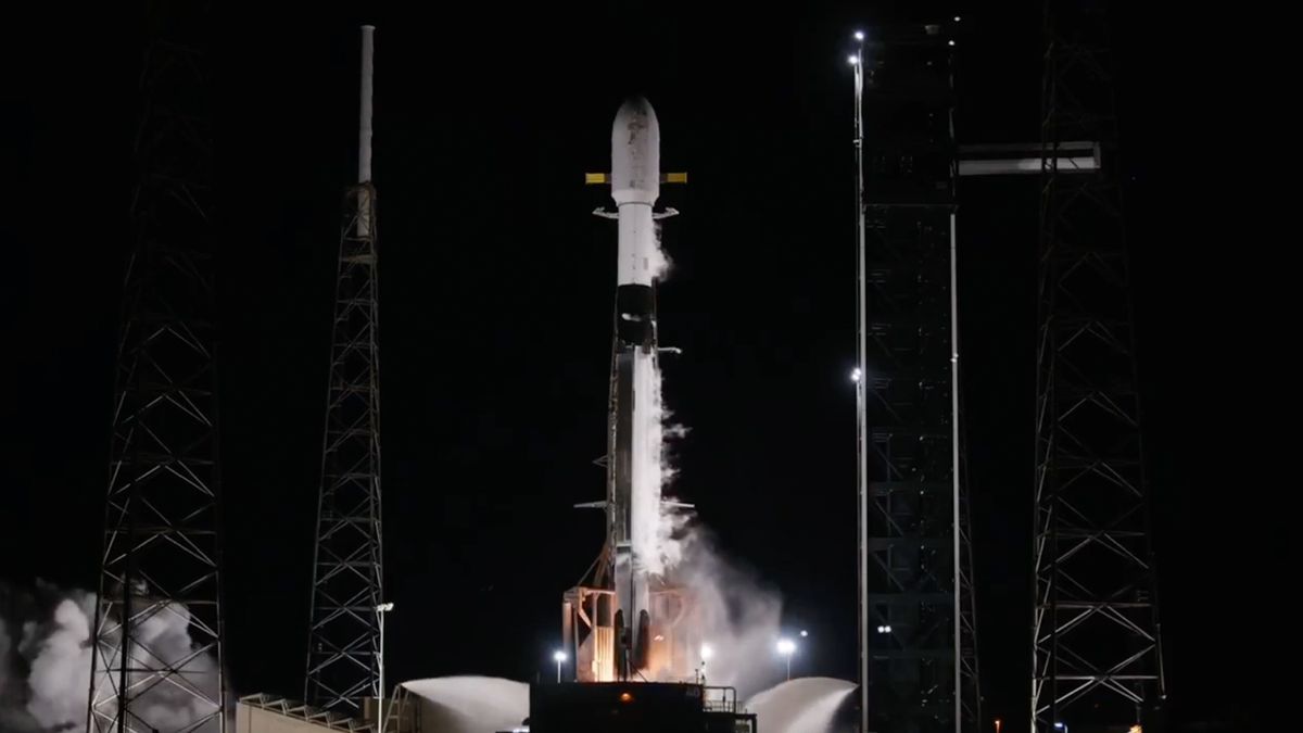 SpaceX Falcon 9 rocket streaks into Florida's evening sky carrying ...