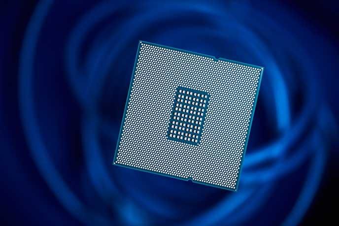 Qualcomm Debuts 10nm FinFET Centriq 2400 Processor With 48 Cores | Tom ...