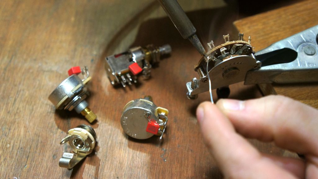 How to mod your Strat to sound like a Tele with a 7-way circuit ...