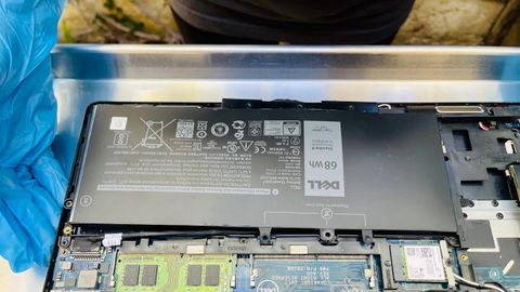 How to Safely Remove a Swollen Battery from Your Laptop | Tom's Hardware