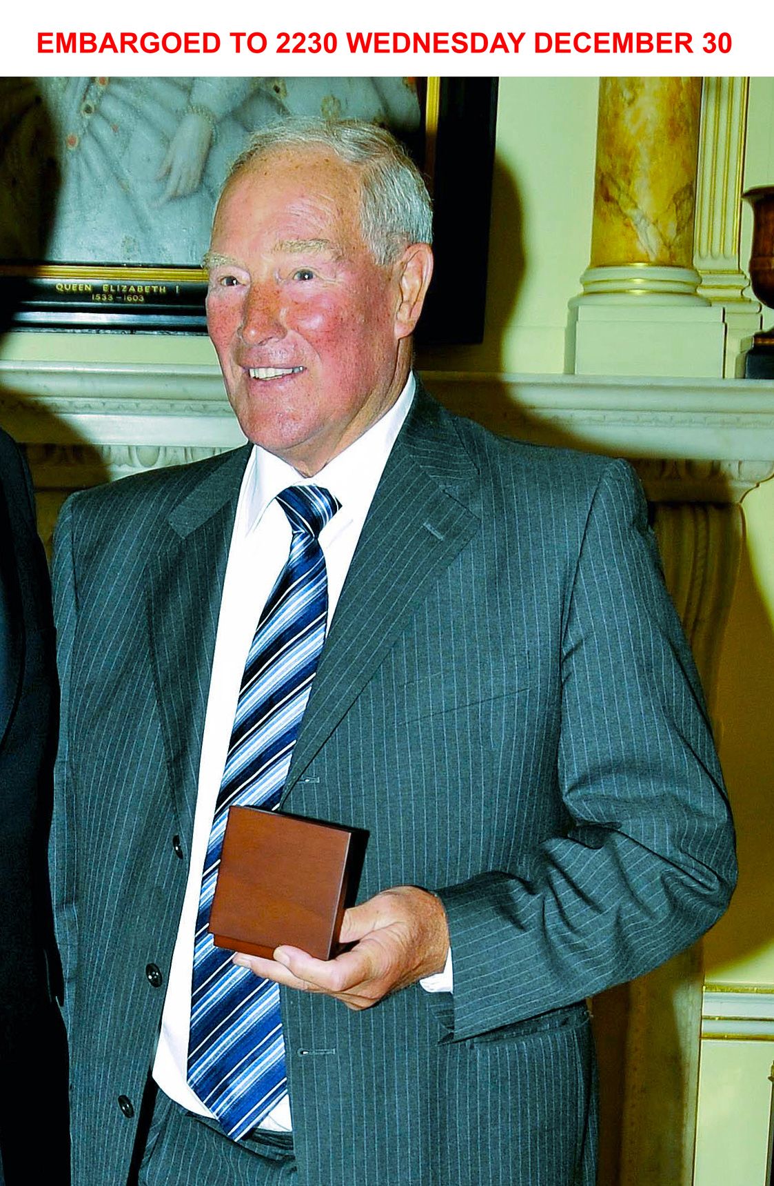 Wolves lead tributes to former midfielder Ron Flowers following his ...