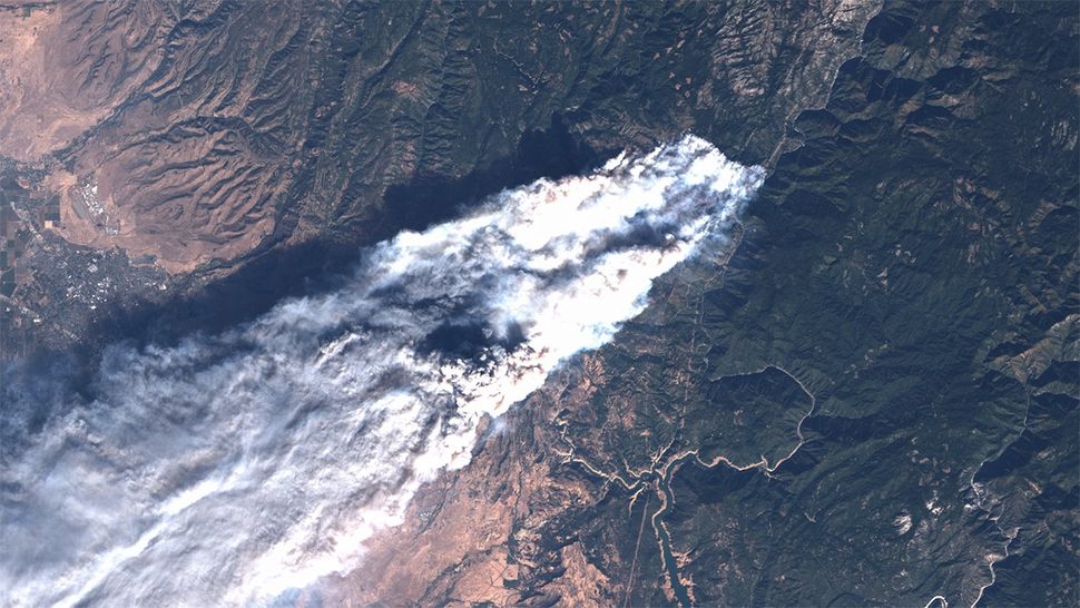 California's Deadliest Fire Is Seen Engulfing Paradise in 'Astonishing ...