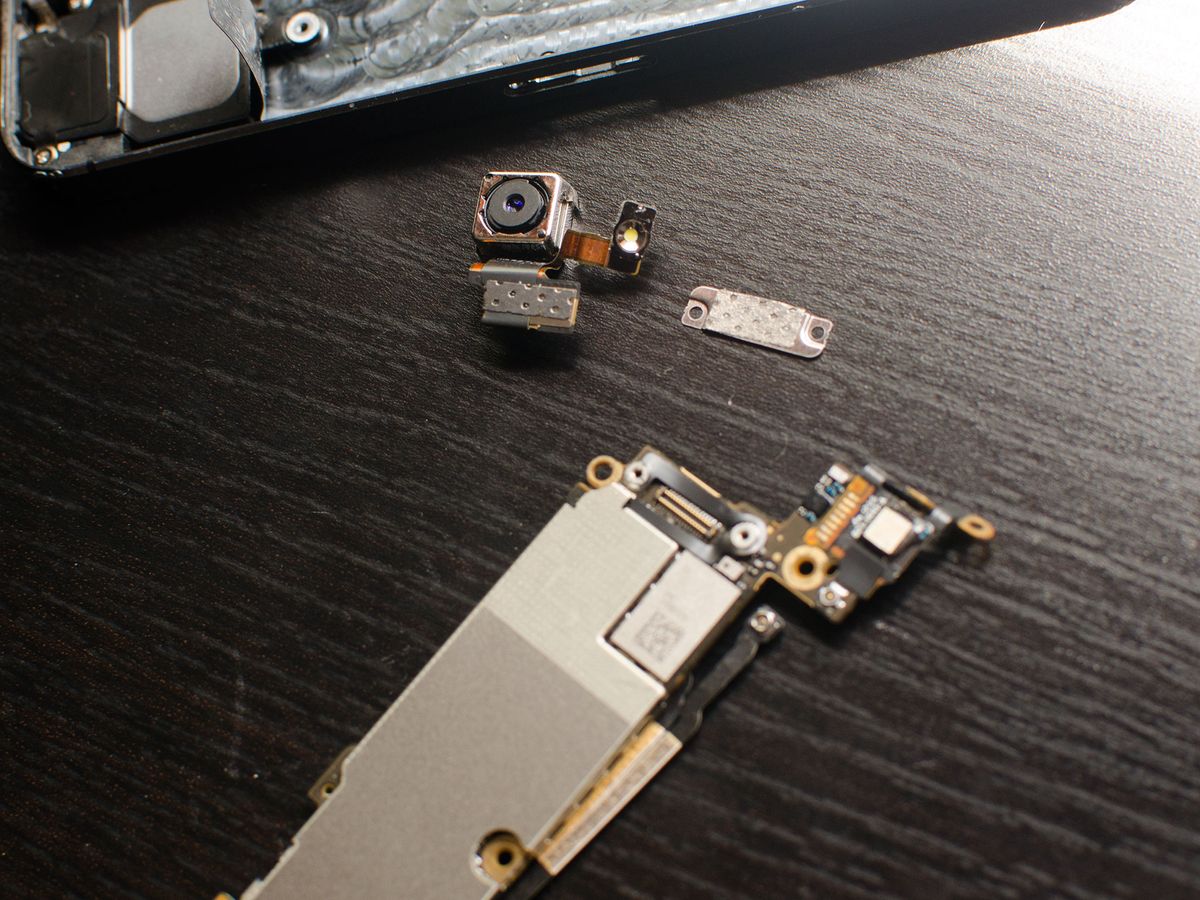 How to replace the rear iSight camera in an iPhone 5 | iMore