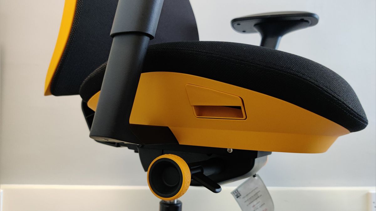 Herman Miller x Logitech Vantum review: An ergonomic chair with the ...