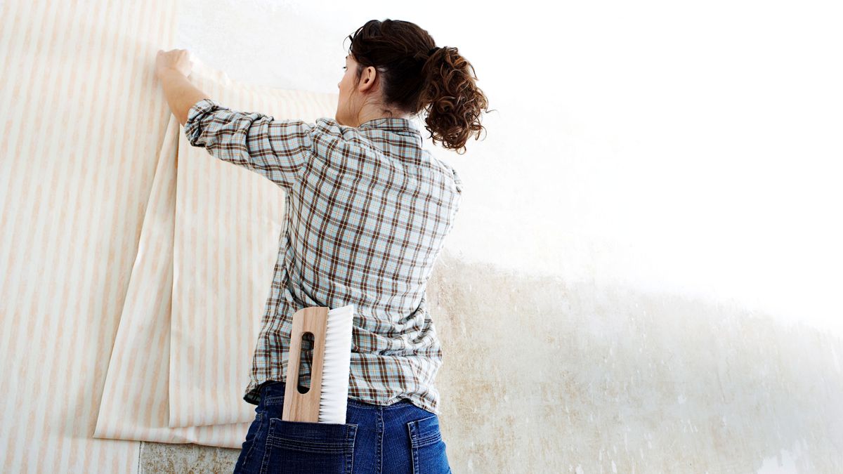 9 wallpaper hacks to make hanging wallpaper easier | Homebuilding