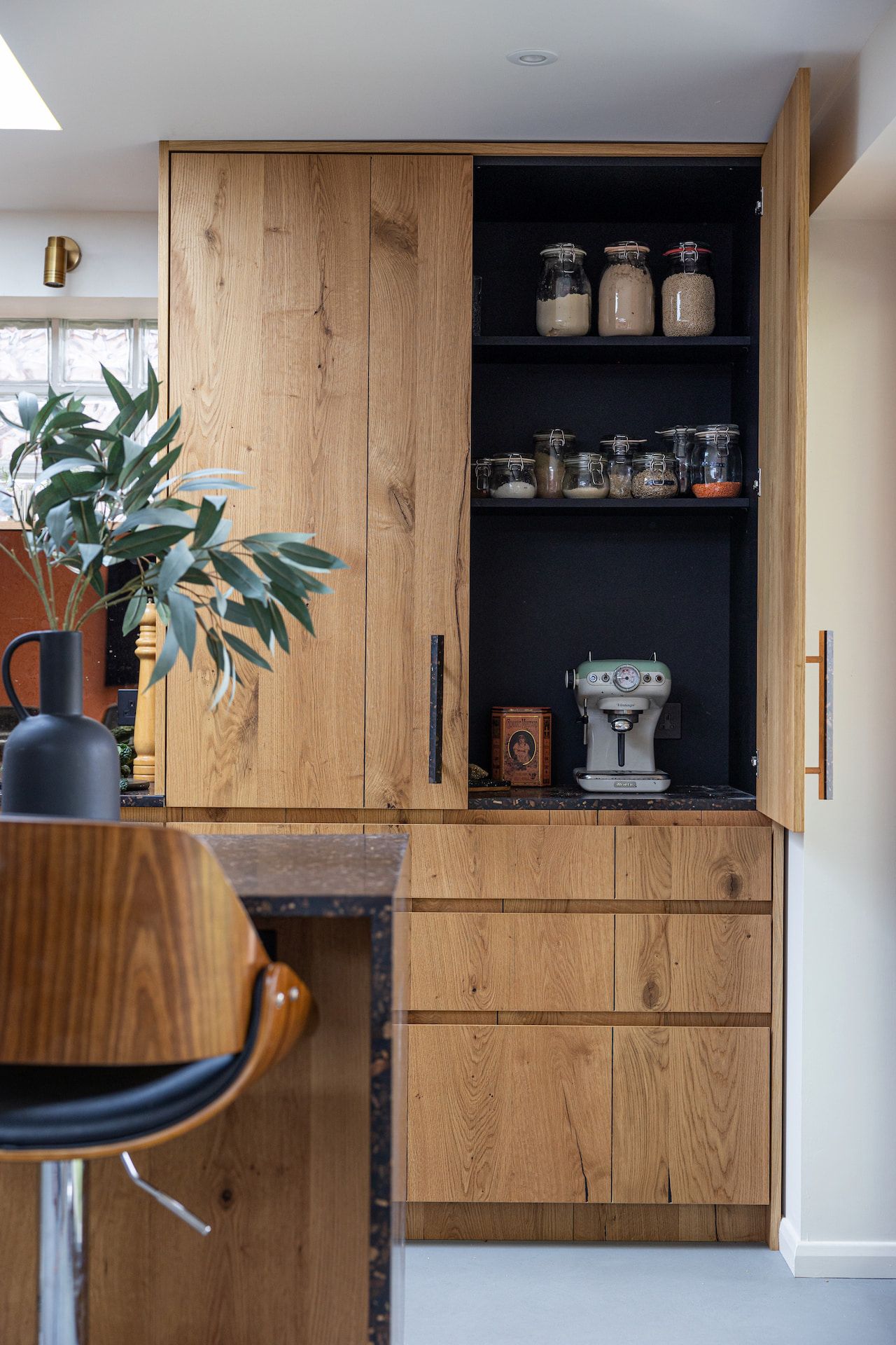 How to clean wood cabinets so they shine: five golden rules | Homes and ...