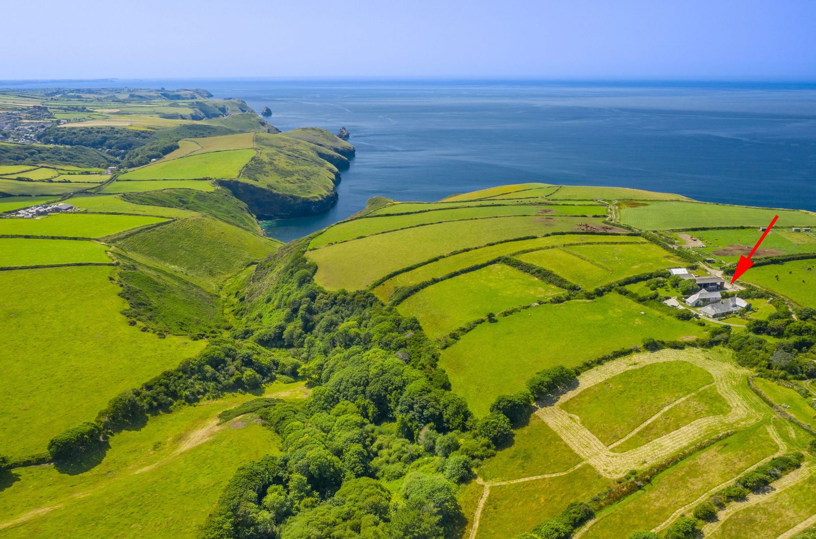 A secluded farmhouse tucked away on the wild North Cornwall Atlantic ...