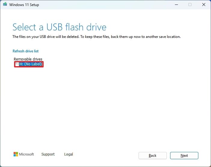 How to install Windows 11 when the main hard drive doesn't have enough ...
