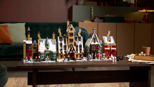 Hogsmeade just got a makeover with this Harry Potter Lego set, and it's ...