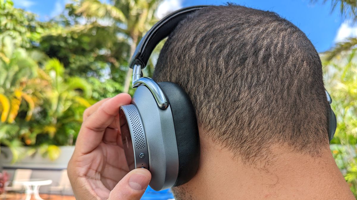 Master & Dynamic MW75 review | Laptop Mag