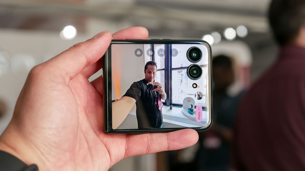 Motorola Razr 2025 launch live — three new foldables just announced ...
