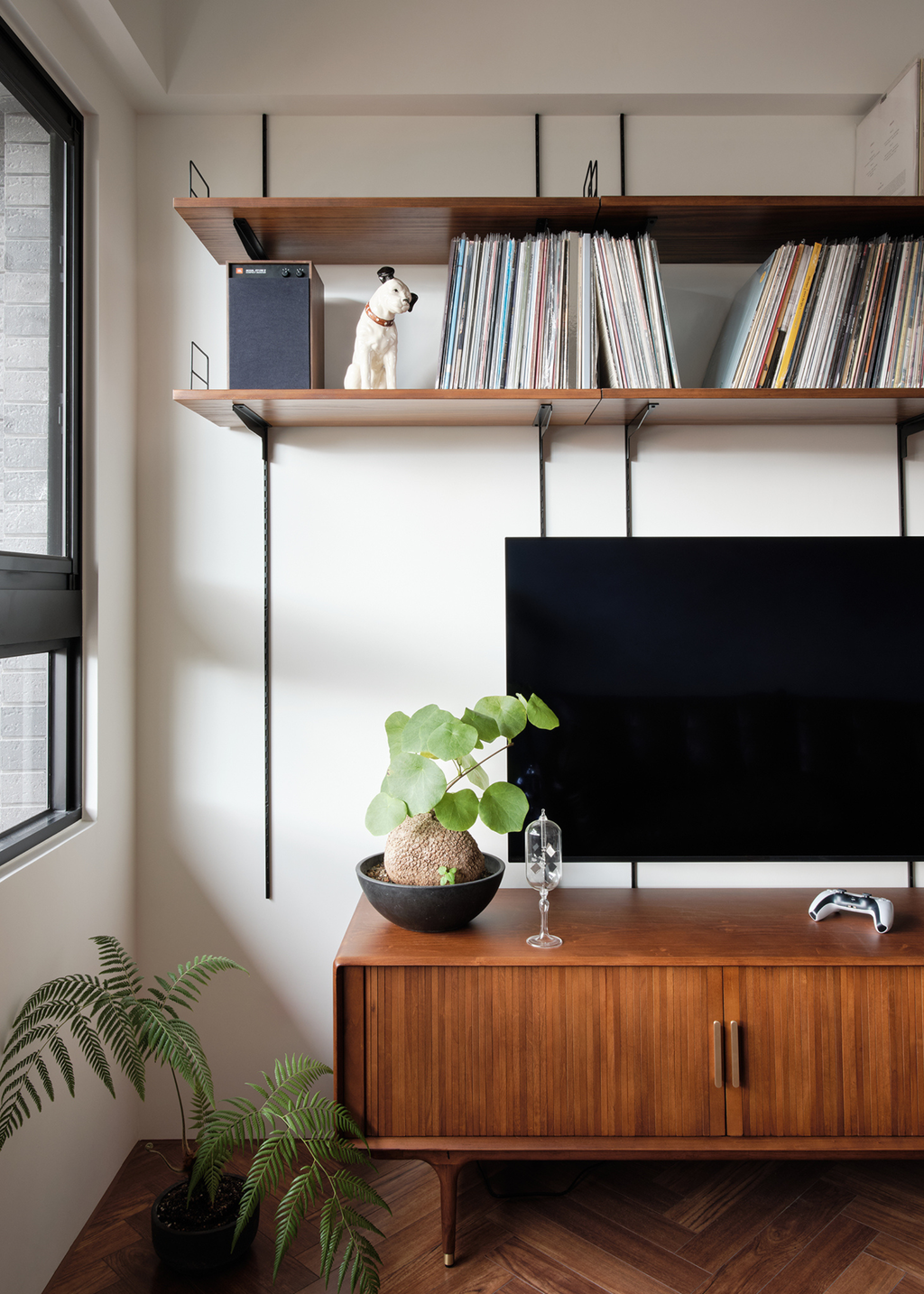 How to Organize Your Vinyl Collection, According to Record Experts ...