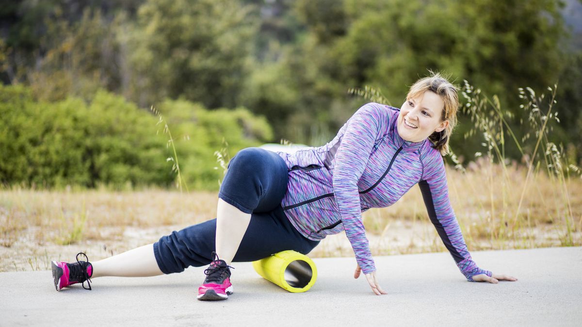 Foam rolling for runners: improve mobility and performance | Advnture