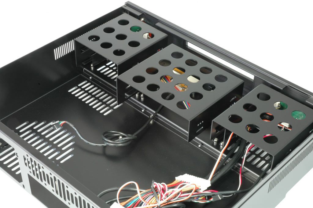 Moneual MonCaso 312 - Three Mainstream Home Theater PC Cases Compared ...