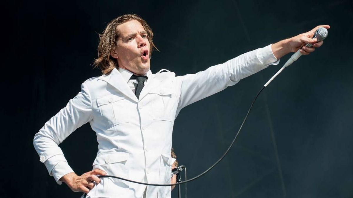 Hives singer applies for AC/DC gig | Louder