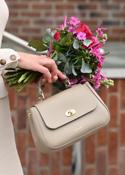 Kate Middleton's latest luxe handbag has an affordable alternative ...