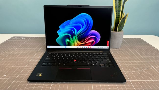 Lenovo ThinkPad T14s (Gen 6, Snapdragon) review: 21 hours of battery ...