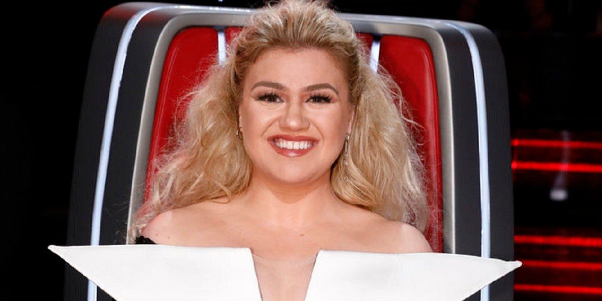 The Voice Fans Had A Field Day With Kelly Clarkson's Pointy Outfit ...