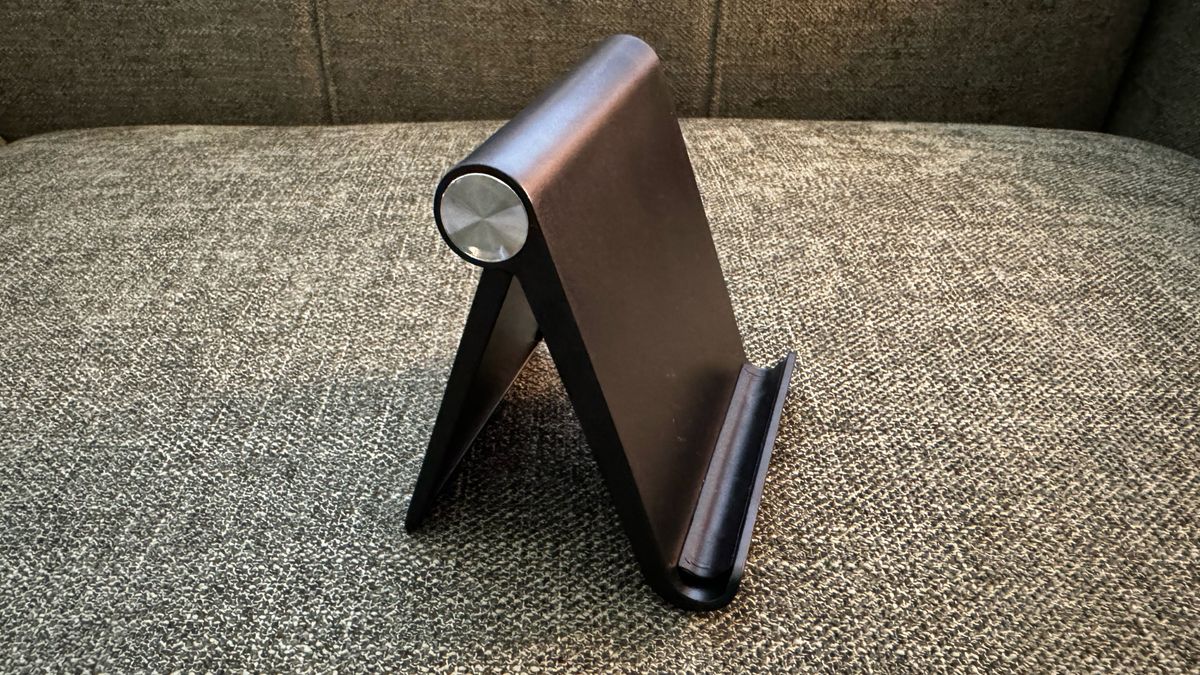 Eyoyo EM105 10.5-inch portable monitor review: Tiny in stature, big on ...