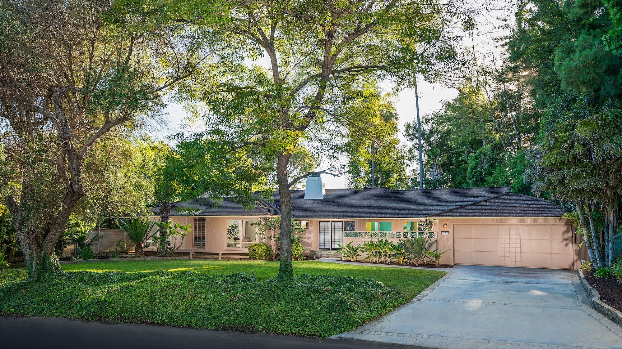 The Iconic House Seen in 'The Golden Girls' Is for Sale — See Inside ...