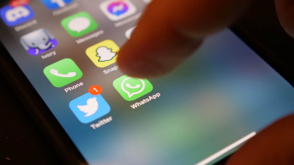 You can send HD photos on WhatsApp now, but what was it doing with your ...