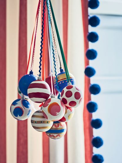 How to decorate Christmas baubles | Homes and Gardens